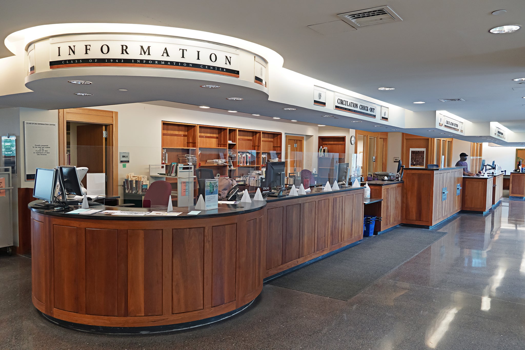 Van Pelt Library Information Desk | Penn Libraries